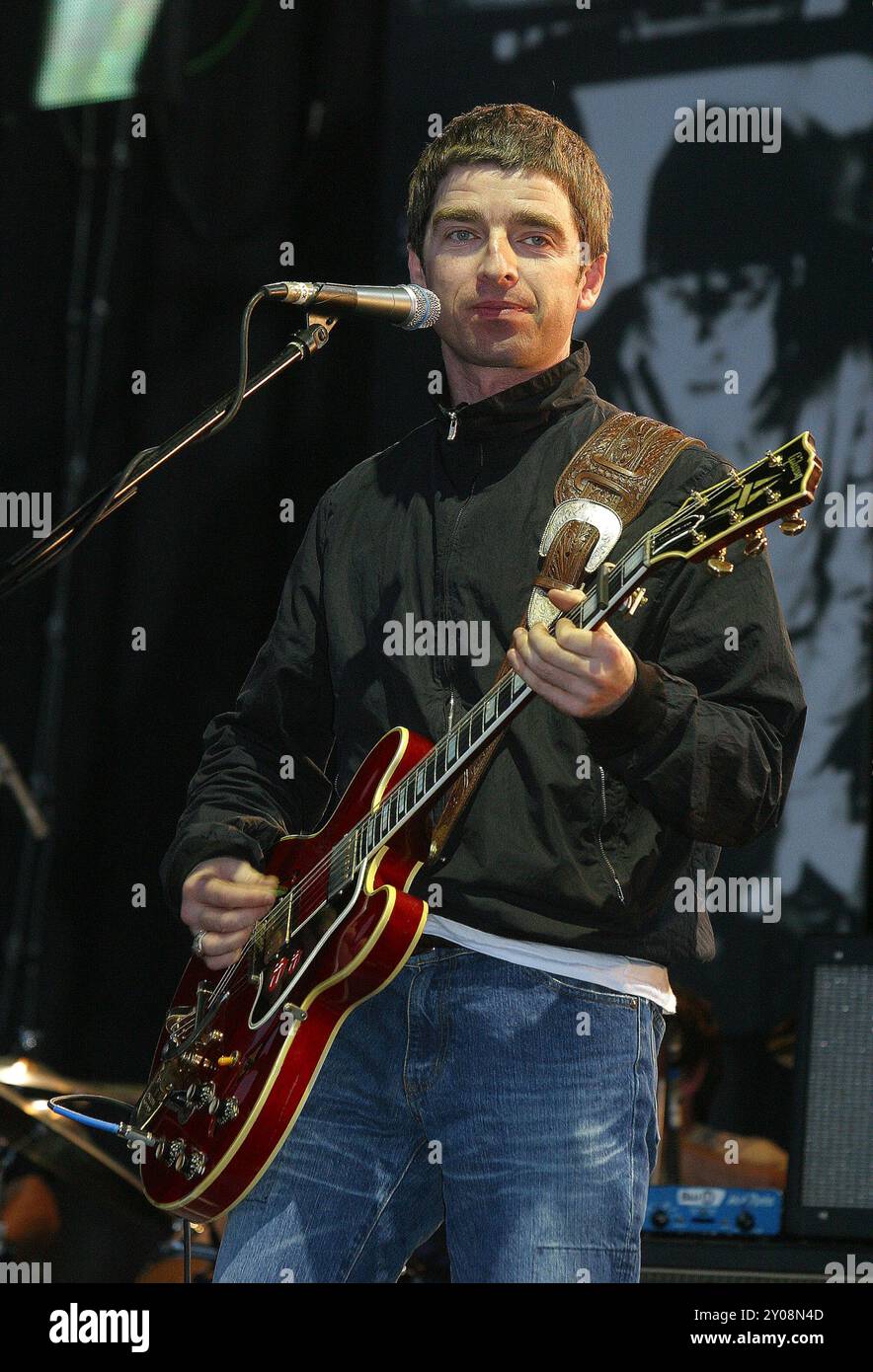 Knebworth park oasis concert hi-res stock photography and images - Alamy