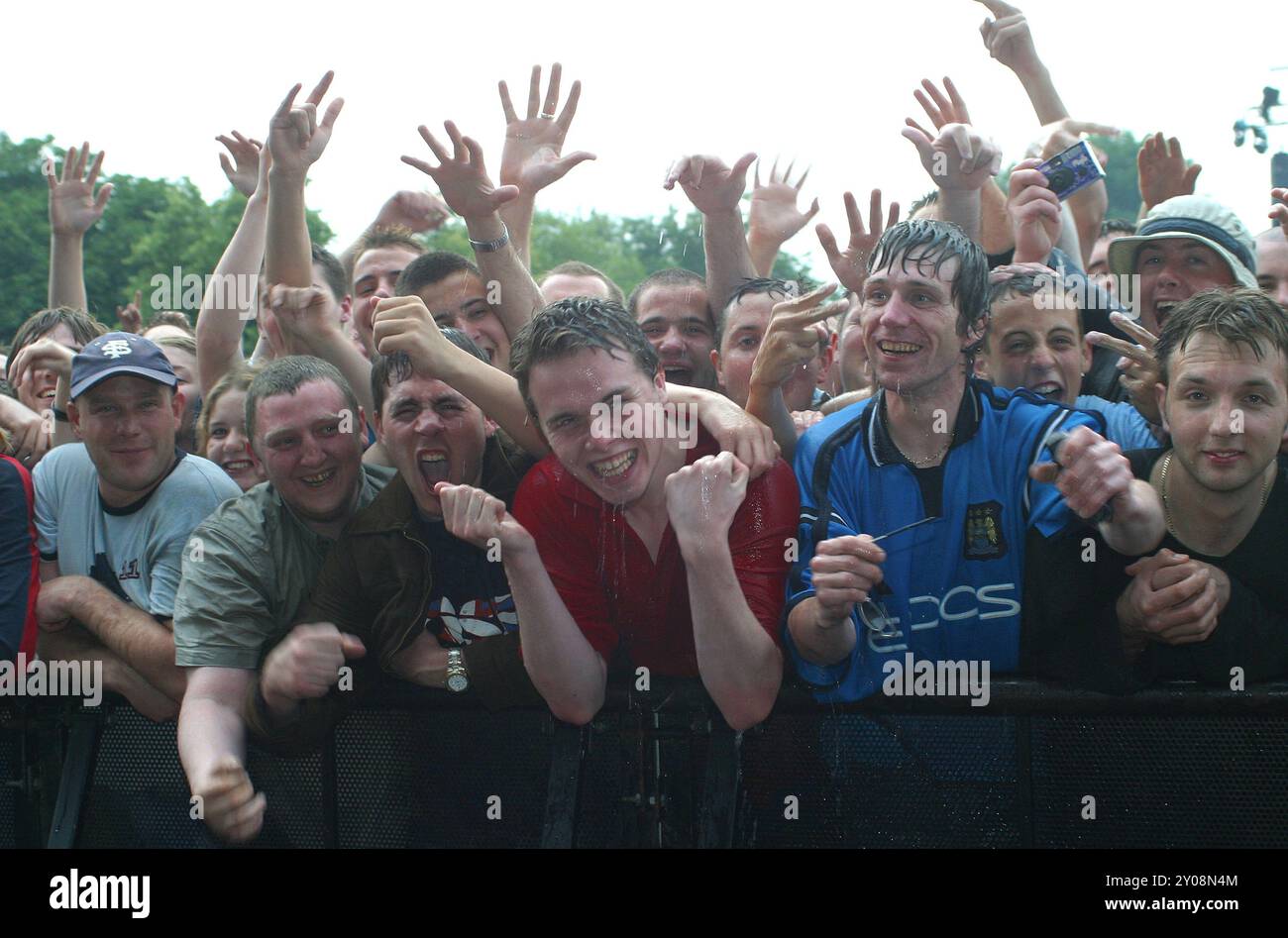 Liam gallagher oasis 2002 hi-res stock photography and images - Alamy