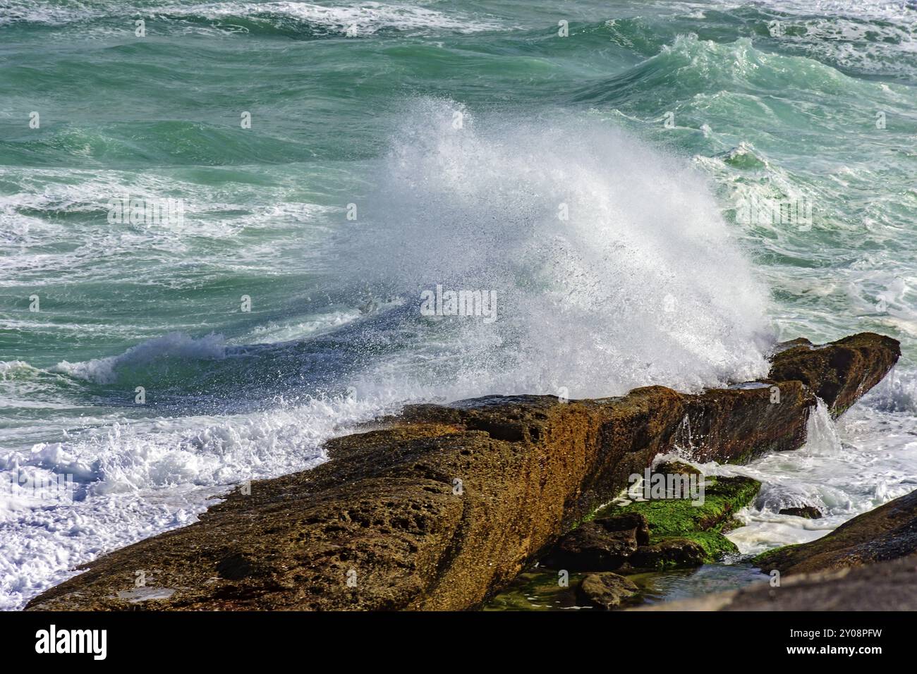 Water falling against the rocks hi-res stock photography and images - Alamy