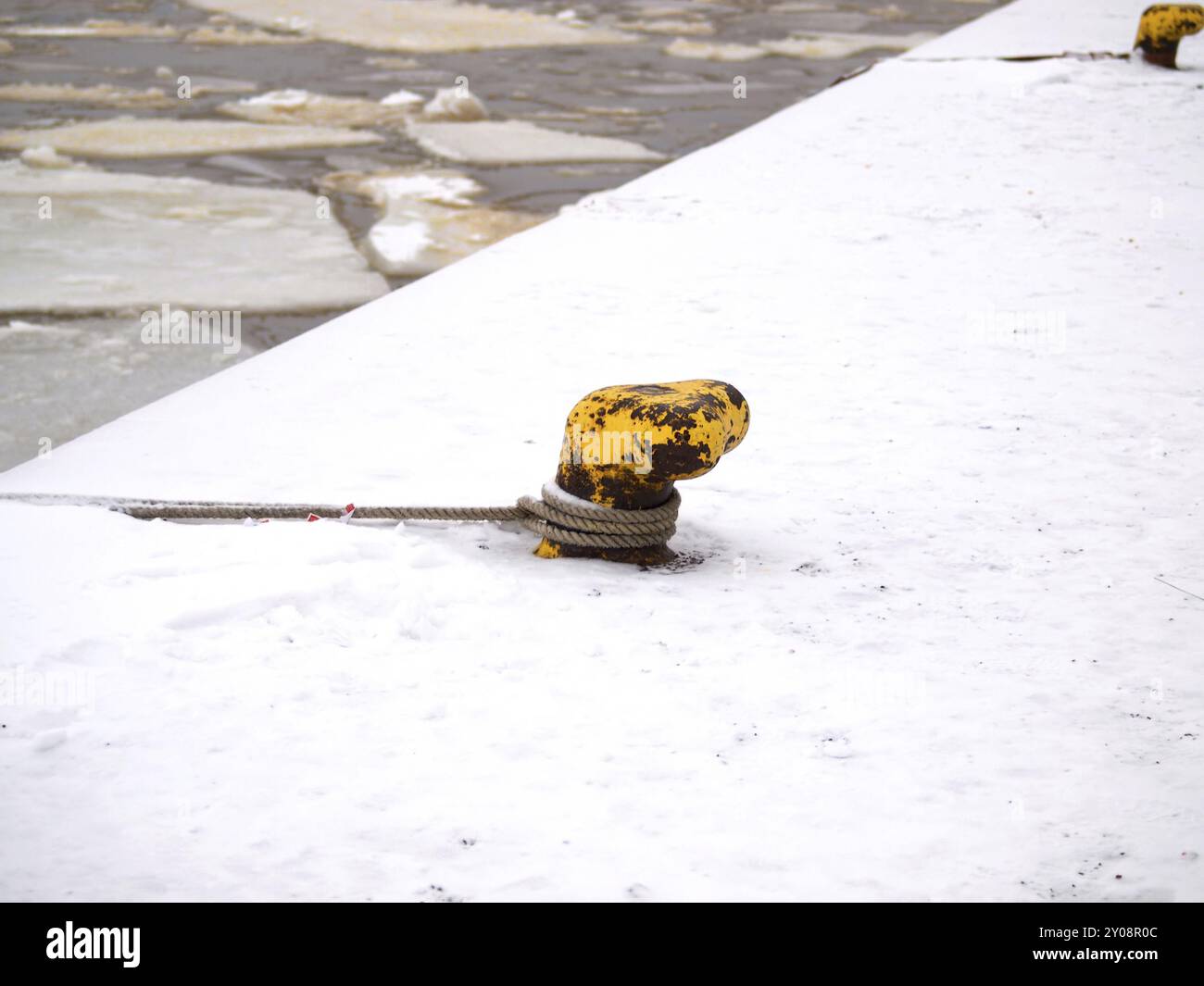 Bollard for mooring hi-res stock photography and images - Alamy