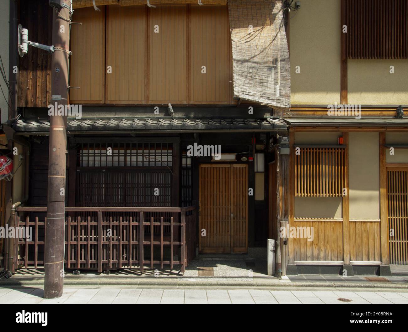 "Kyomachiya". Traditional Japanese housing in the city of Kyoto Stock ...