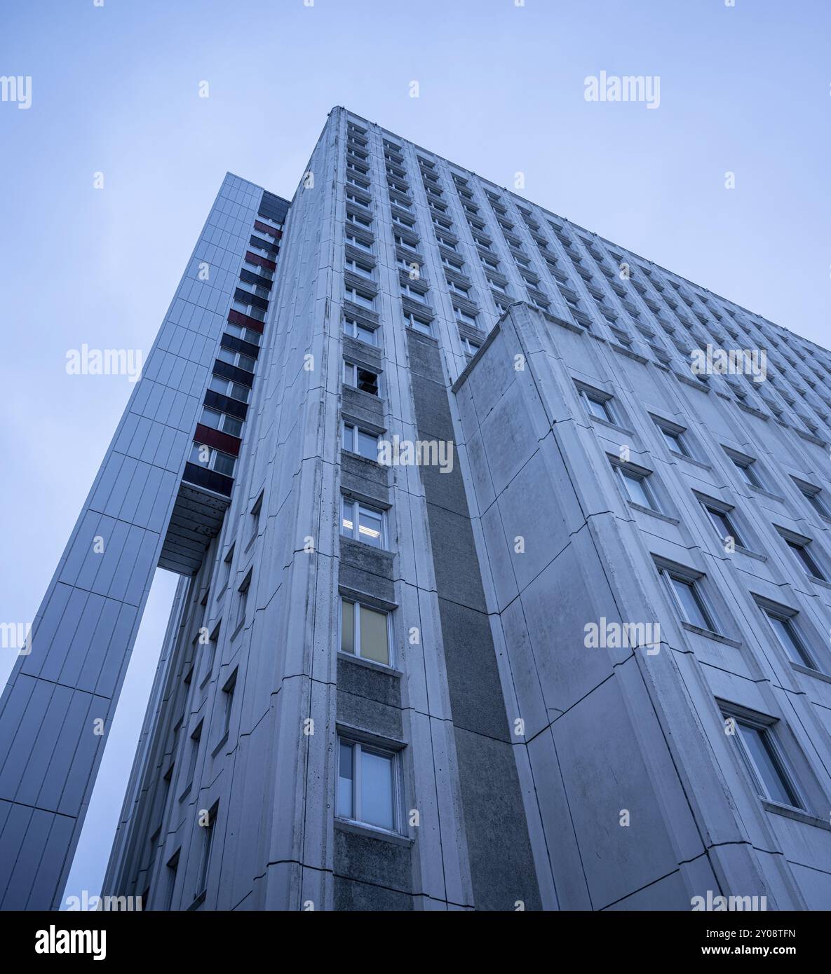 Exterior elevator shaft of a tall white high rise building Stock Photo ...