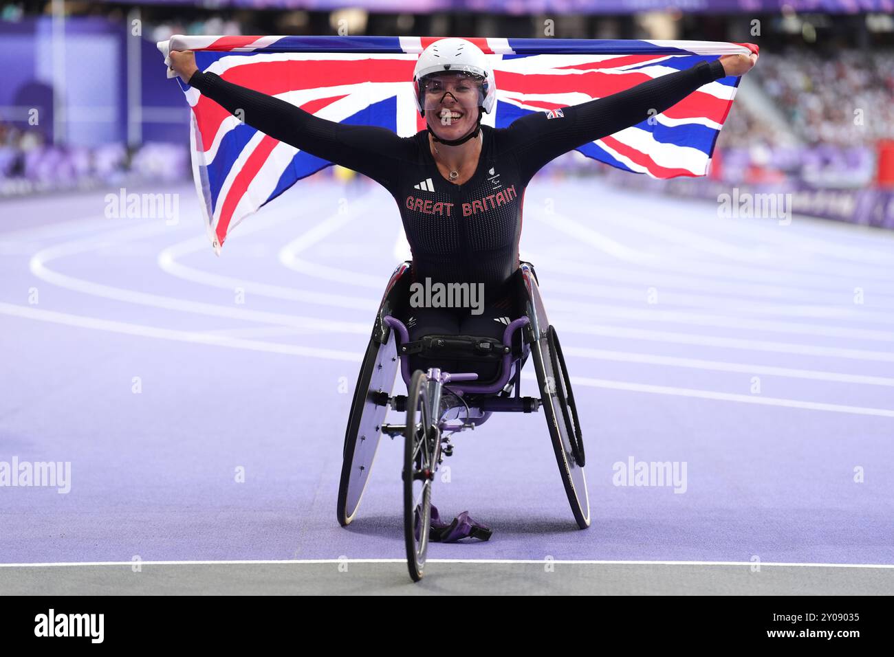 Great Britain's Hannah Cockroft celebrates winning gold in the Women's ...