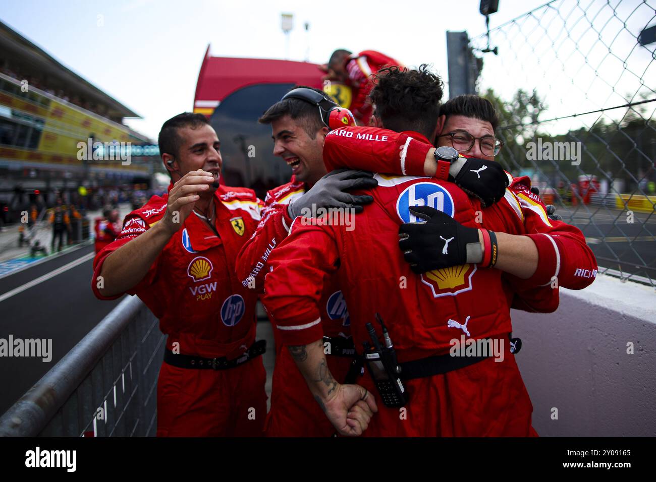 Scuderia Ferrari mechanic, mecanicien, mechanics celebration during the Formula 1 Pirelli Gran ...