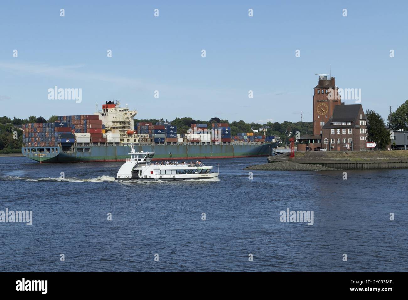 Container freighter Mol Endowment of the shipping company MOL and ferry ...