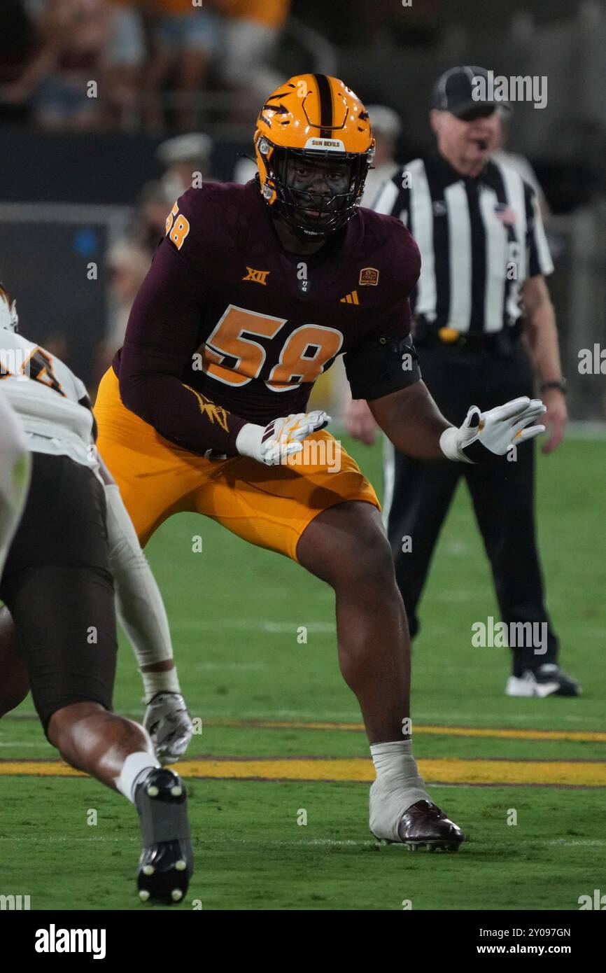 Arizona State offensive lineman Max Iheanachor (58) in the first half ...