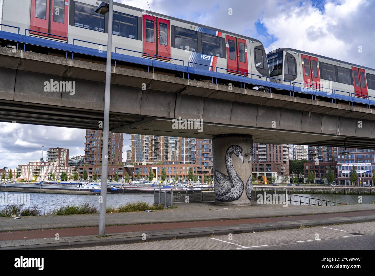 Bridge for the metro railway, harbour basin of the Maashaven ...
