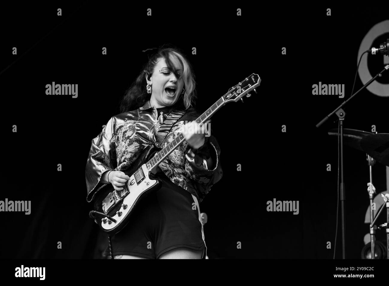 HMS MORRIS, CONCERT 2024: Heledd Watkins singer of Welsh language band ...