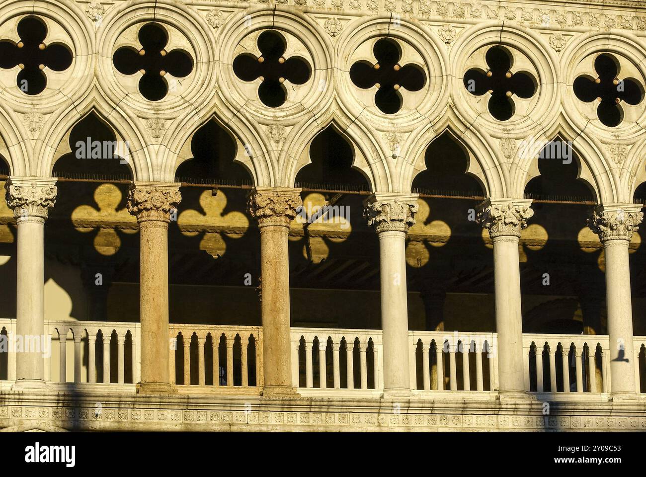 Palacio de los Dogos (s.XIV) . Plaza de San Marco. Venecia.Veneto ...