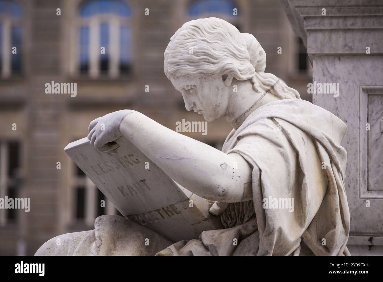 Statue of a reading scholar Stock Photo - Alamy
