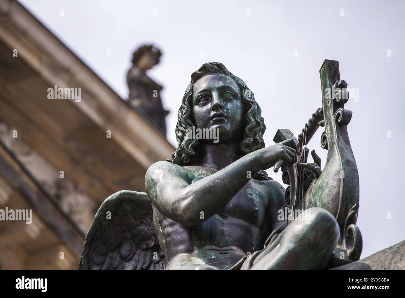 Angels playing harps hi-res stock photography and images - Alamy