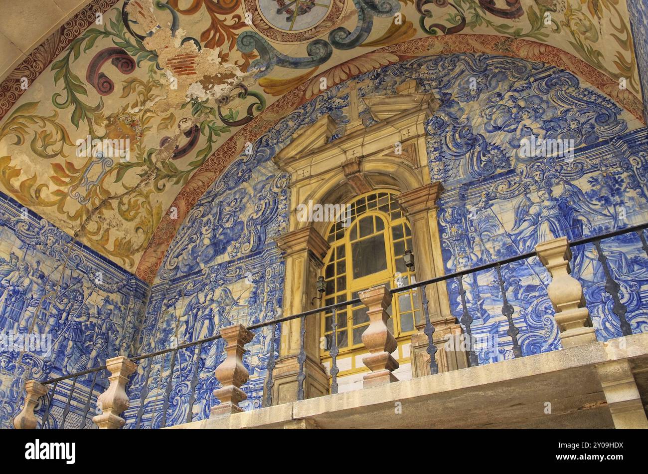 Details decorative azulejo tile hi-res stock photography and images - Alamy