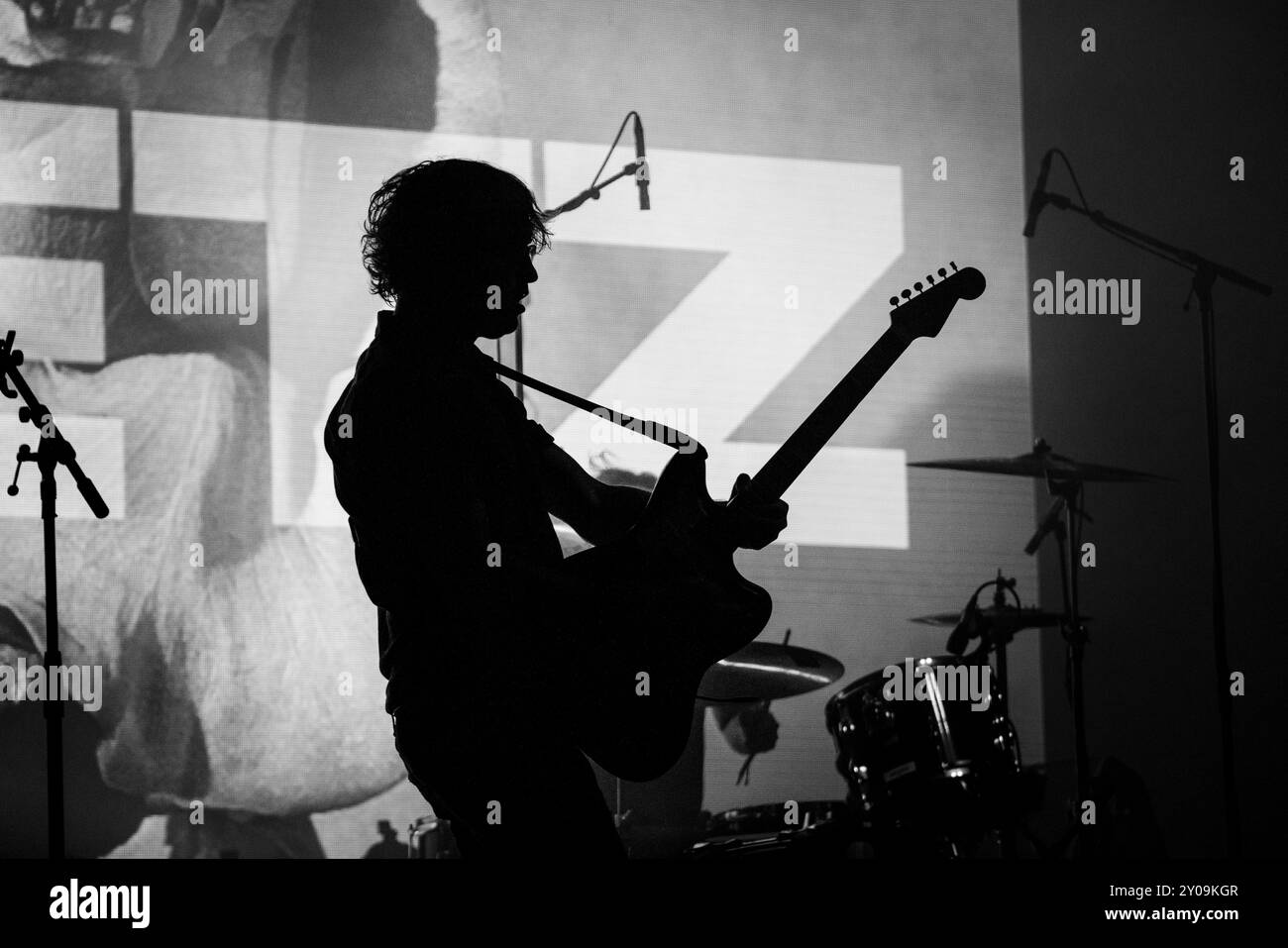 ALEX EDKINS, METZ, CONCERT, 2024: Alex Edkins the singer and guitarist ...