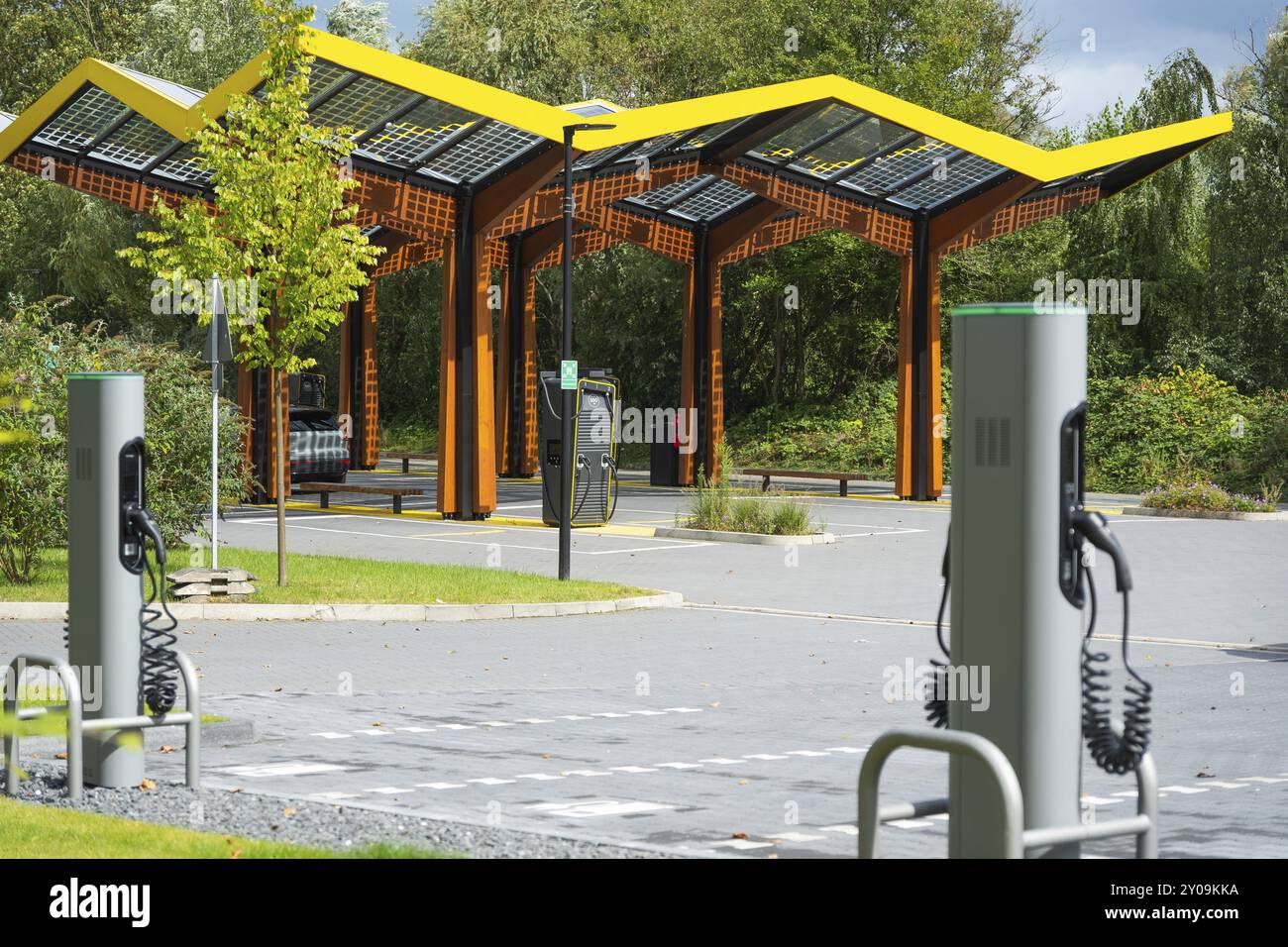 Fast charging station with 300KW charging points in the Ruhr area near ...