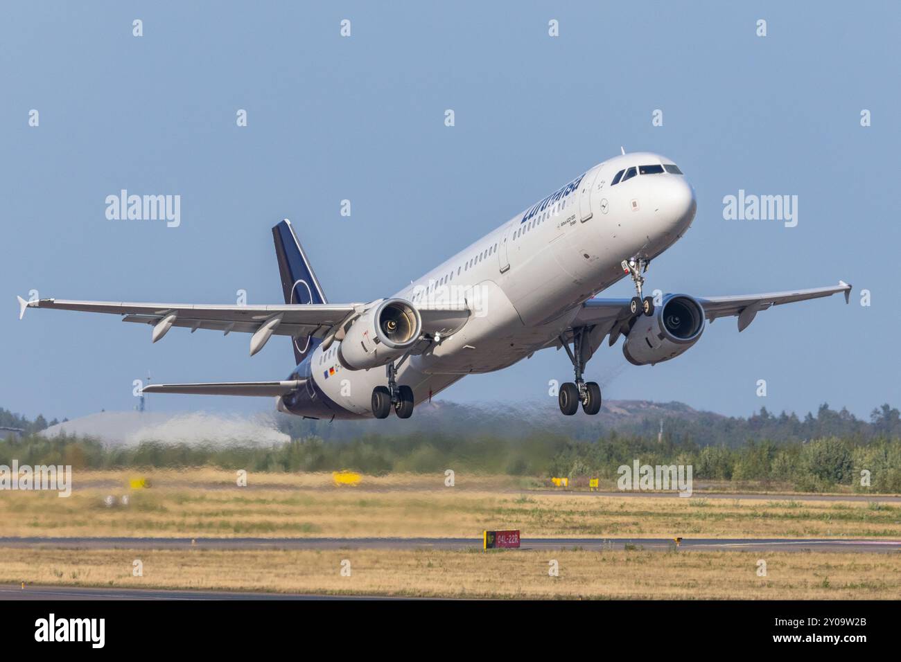 Lufthansa's Airbus a321 taking off from Helsinki airport Stock Photo ...