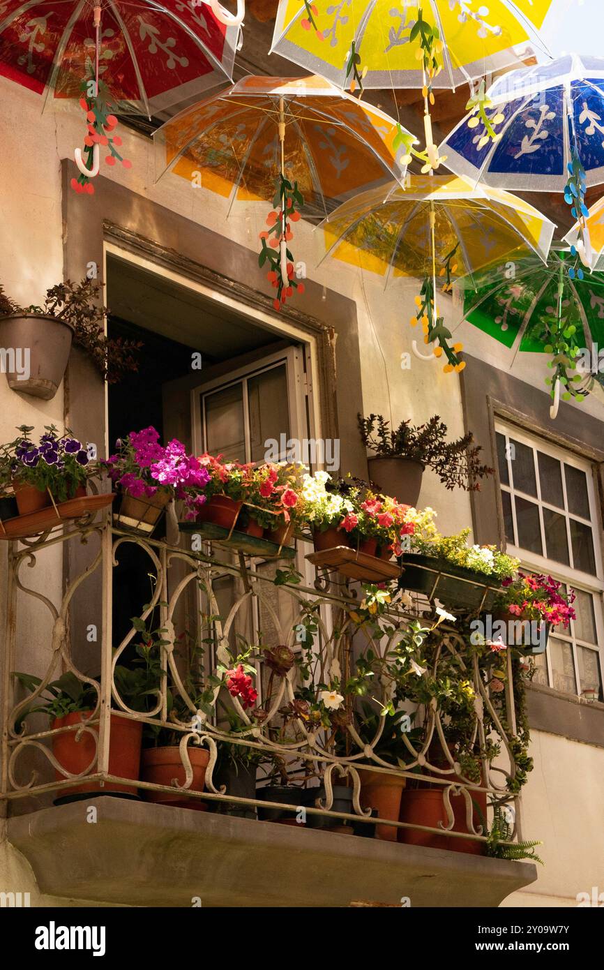 Tradtional portugues balcony hi-res stock photography and images - Alamy