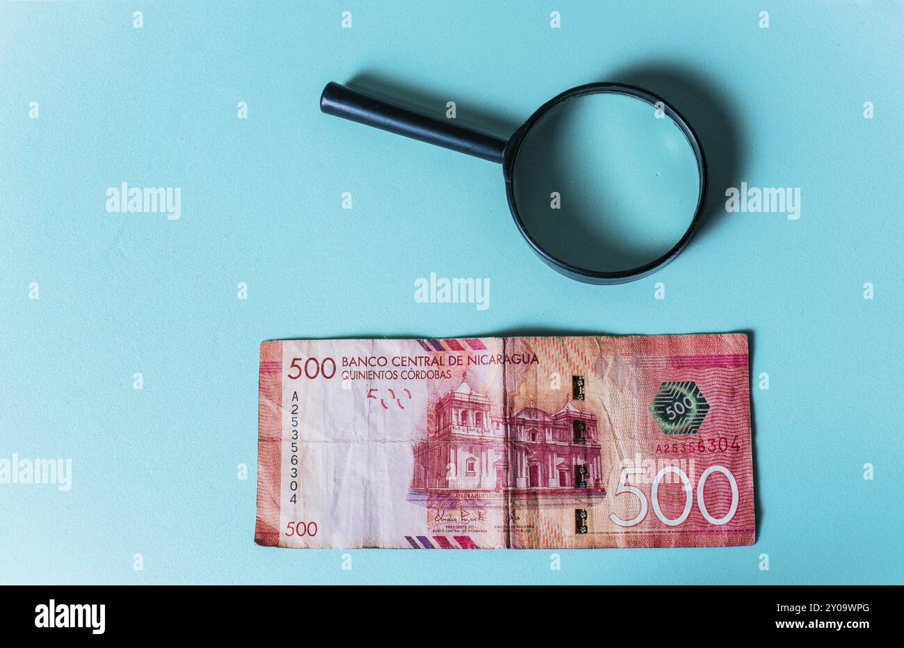 Magnifying glass on isolated 500 cordobas bill. Banknote of 500 ...