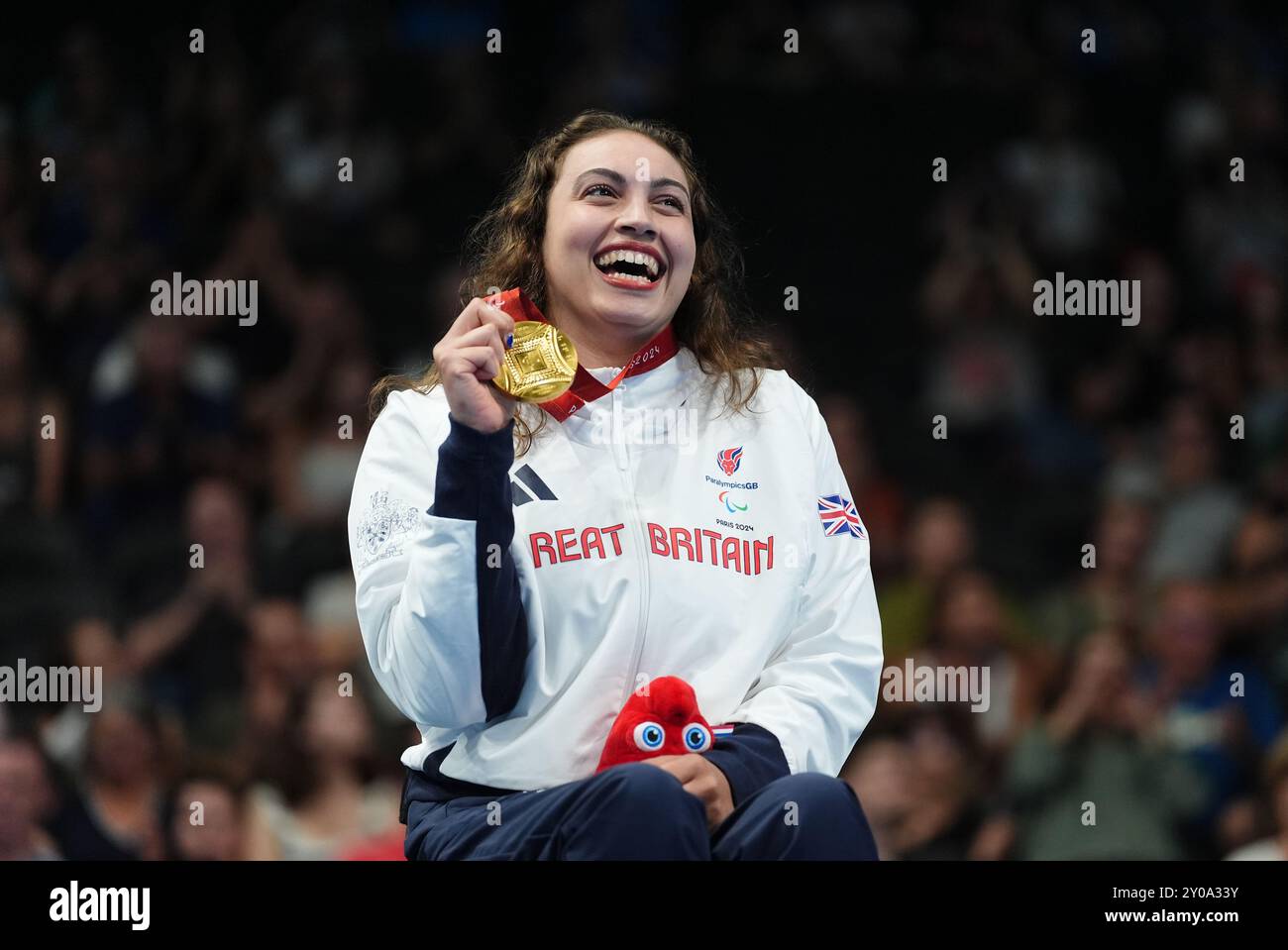 Great Britain's Grace Harvey celebrates with her gold medal after ...