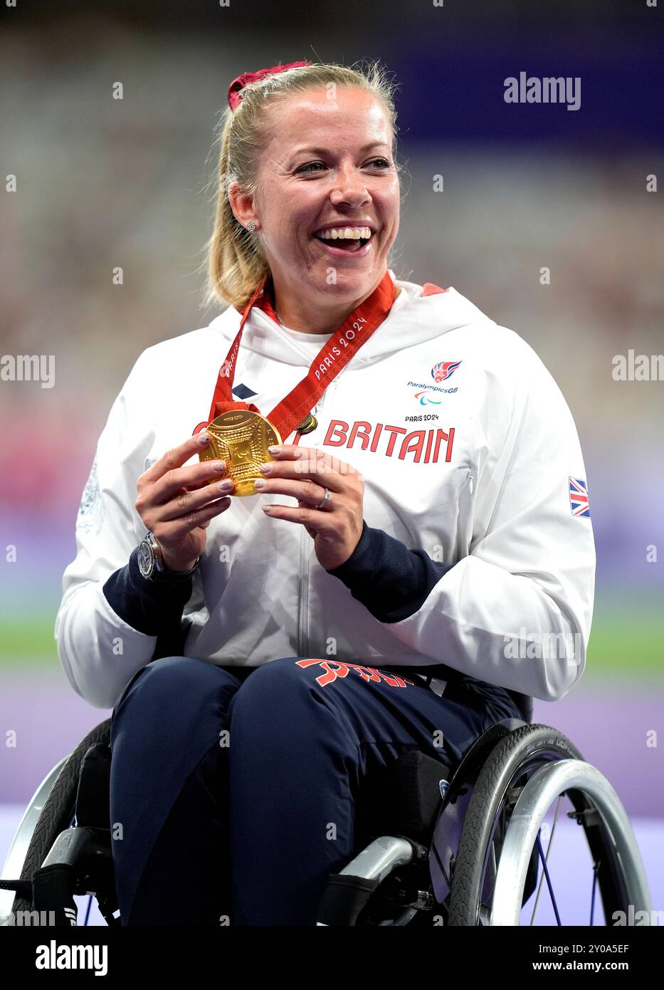 Great Britain's Hannah Cockroft celebrates winning gold in the Women's ...