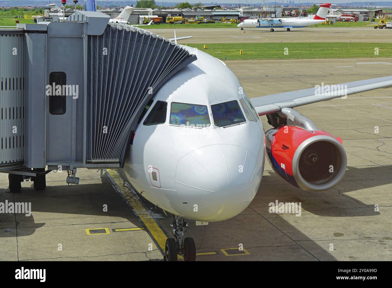 Telescopic bridge aircraft hi-res stock photography and images - Alamy