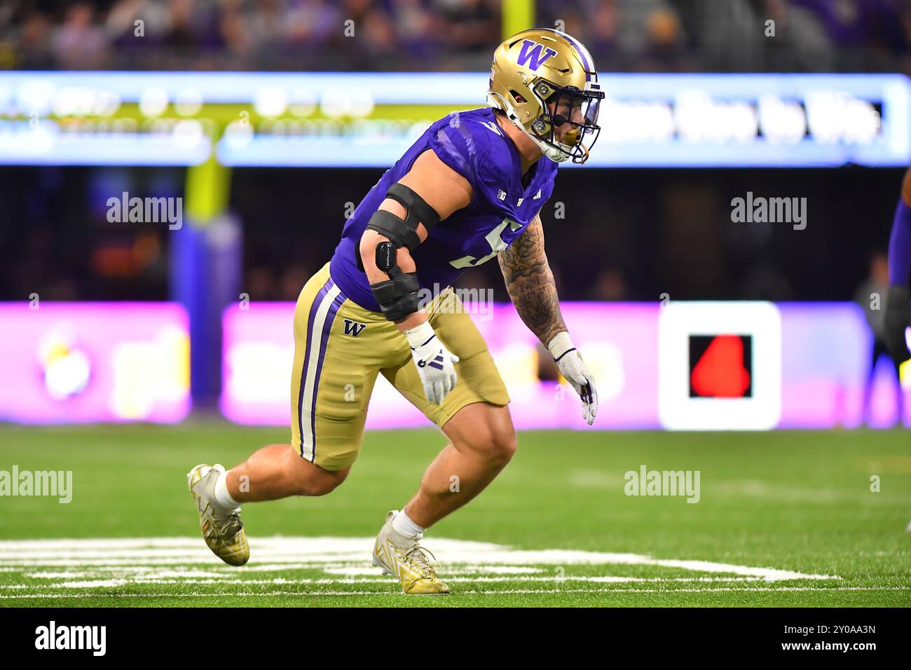 August 31, 2024: Washington Huskies edge Zach Durfee (5) during the ...