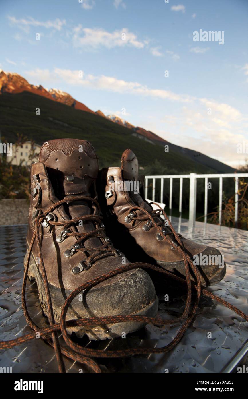 Hikers on trail table hi-res stock photography and images - Alamy