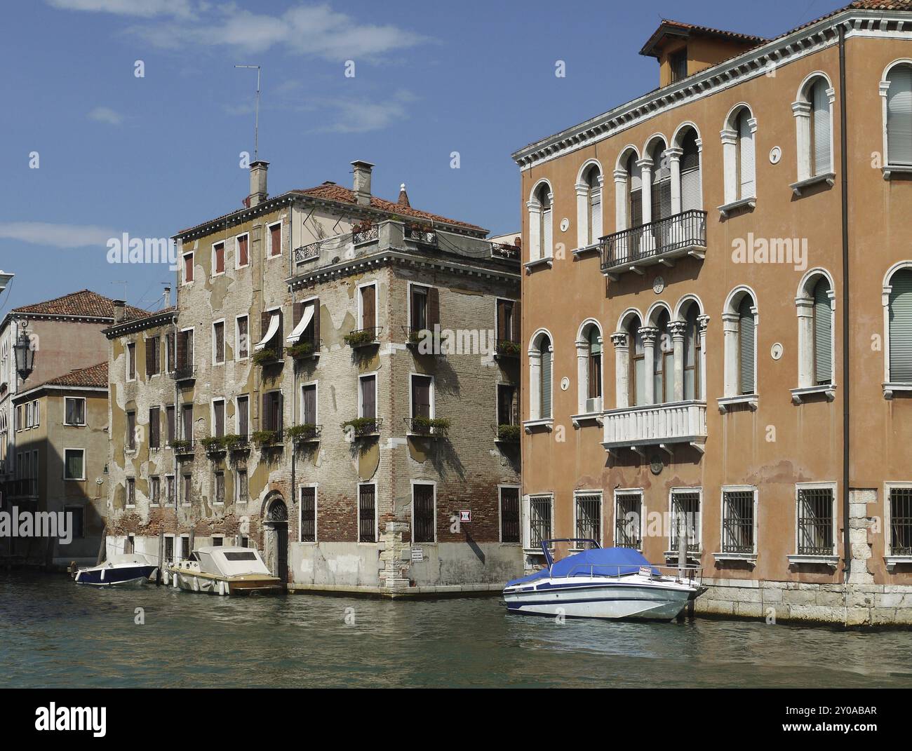 Brunetti's balcony over the Rio de San Polo Stock Photo - Alamy