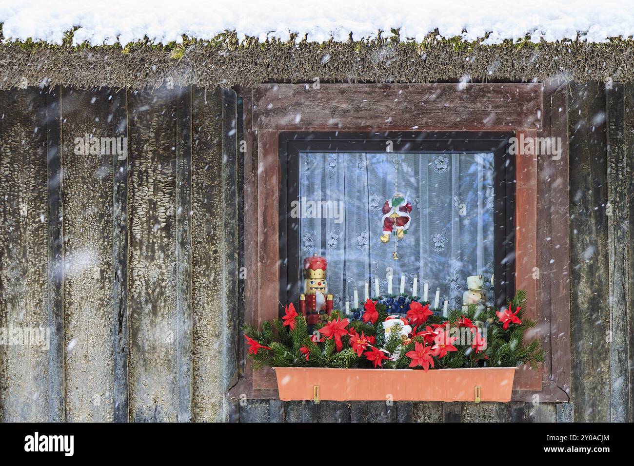 Frost decorates a window hi-res stock photography and images - Alamy