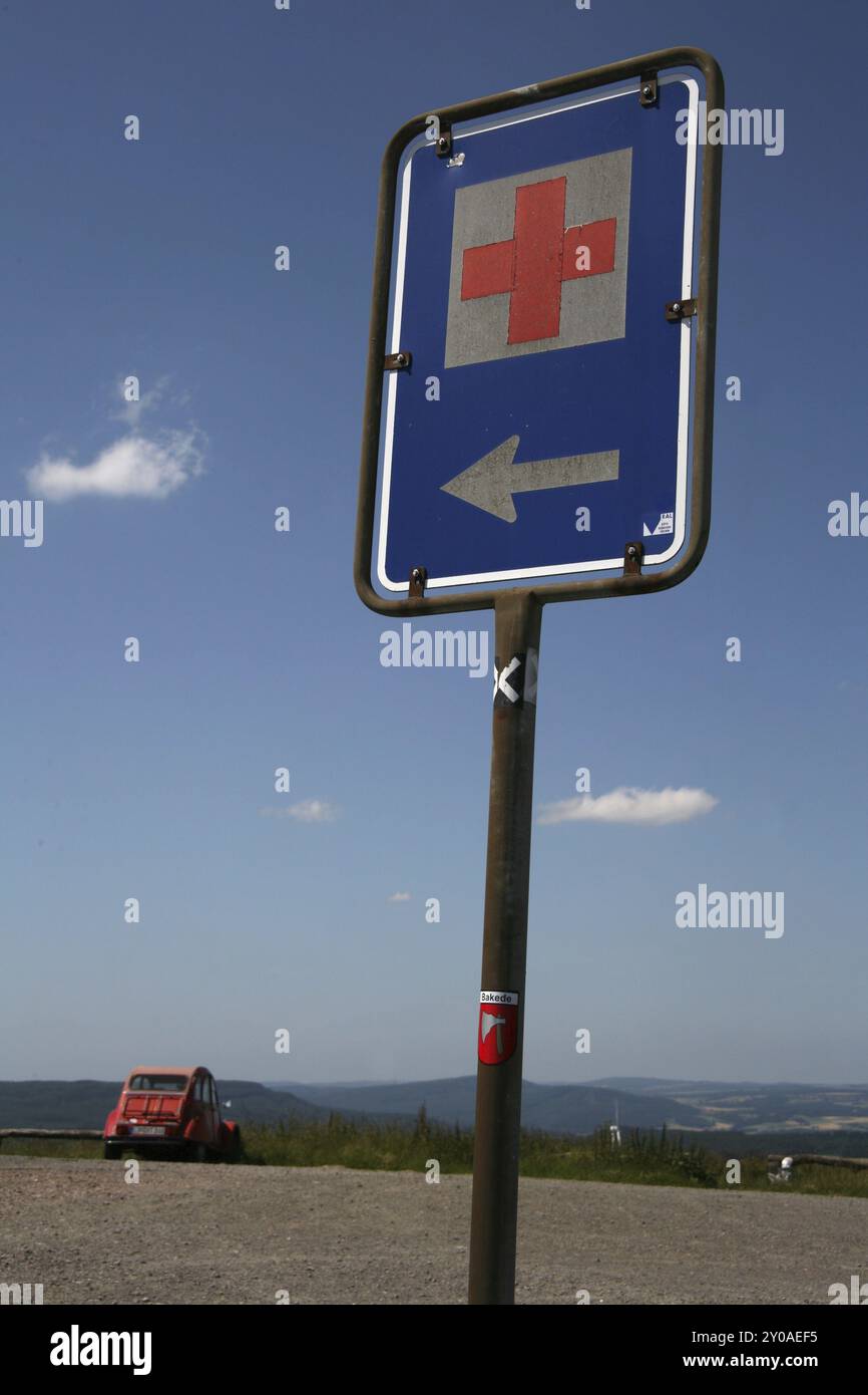 First aid sign board hi-res stock photography and images - Alamy