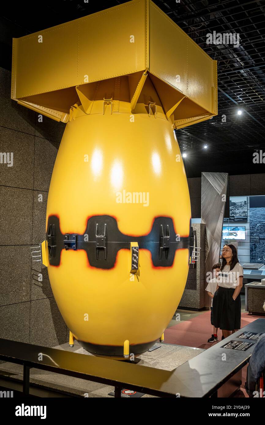 Fat man atomic bomb hi-res stock photography and images - Alamy