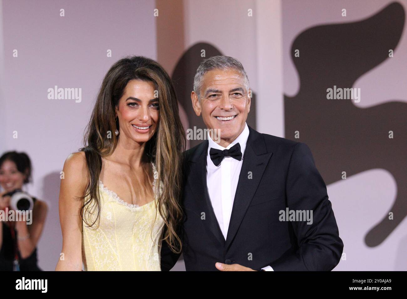 George Clooney e Amal Clooney red carpet Venice 2024 premiere Wolfs ...