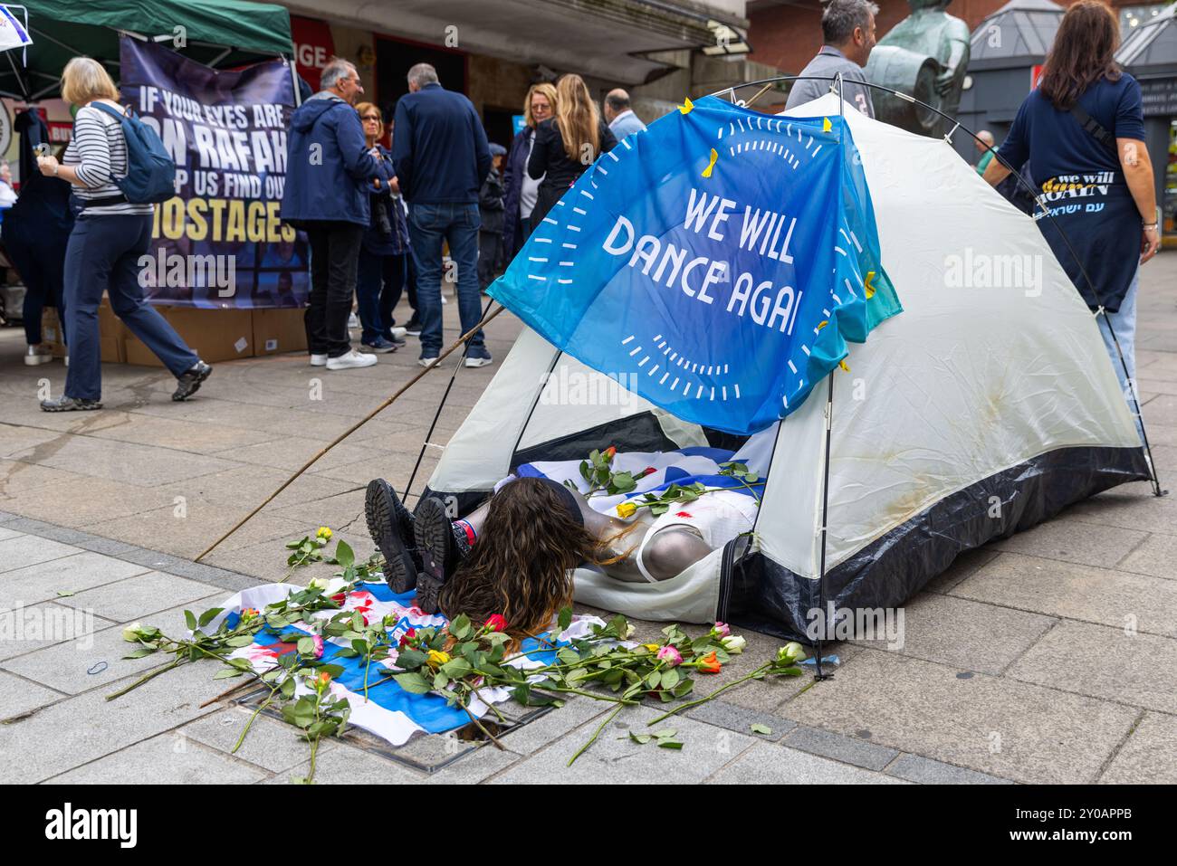 Leeds, UK. 01 SEP, 2024. Tent with manikin and israel flag covered in ...