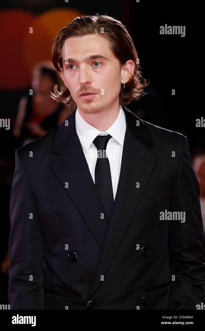 Austin Abrams bei der Premiere des Kinofilms Wolfs auf der Biennale di ...