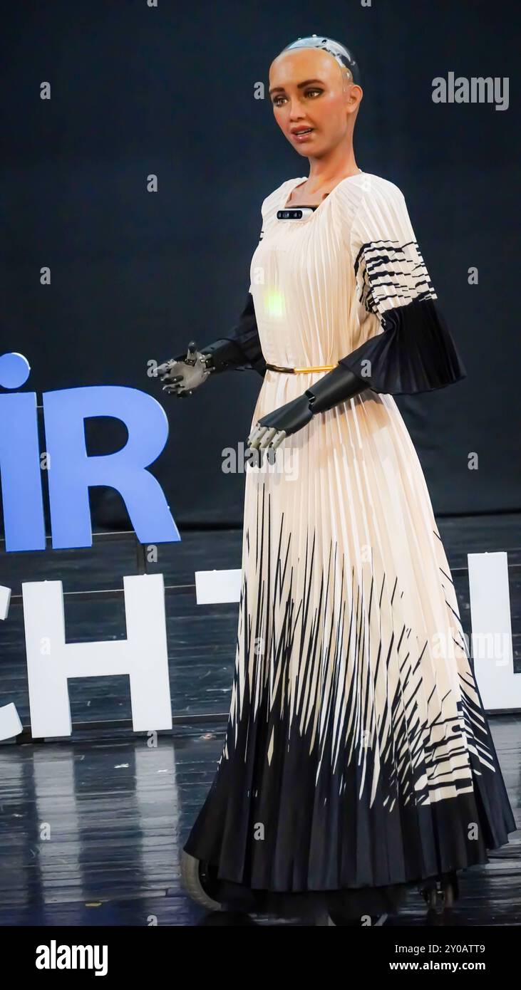 Famous female social humanoid robot Sophia, attended a conference ...