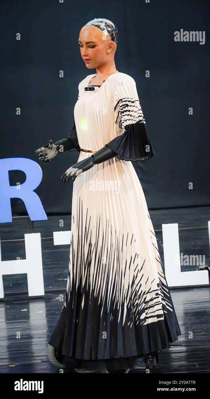 Famous female social humanoid robot Sophia, attended a conference ...