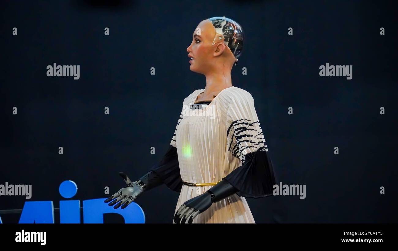 Famous female social humanoid robot Sophia, attended a conference ...