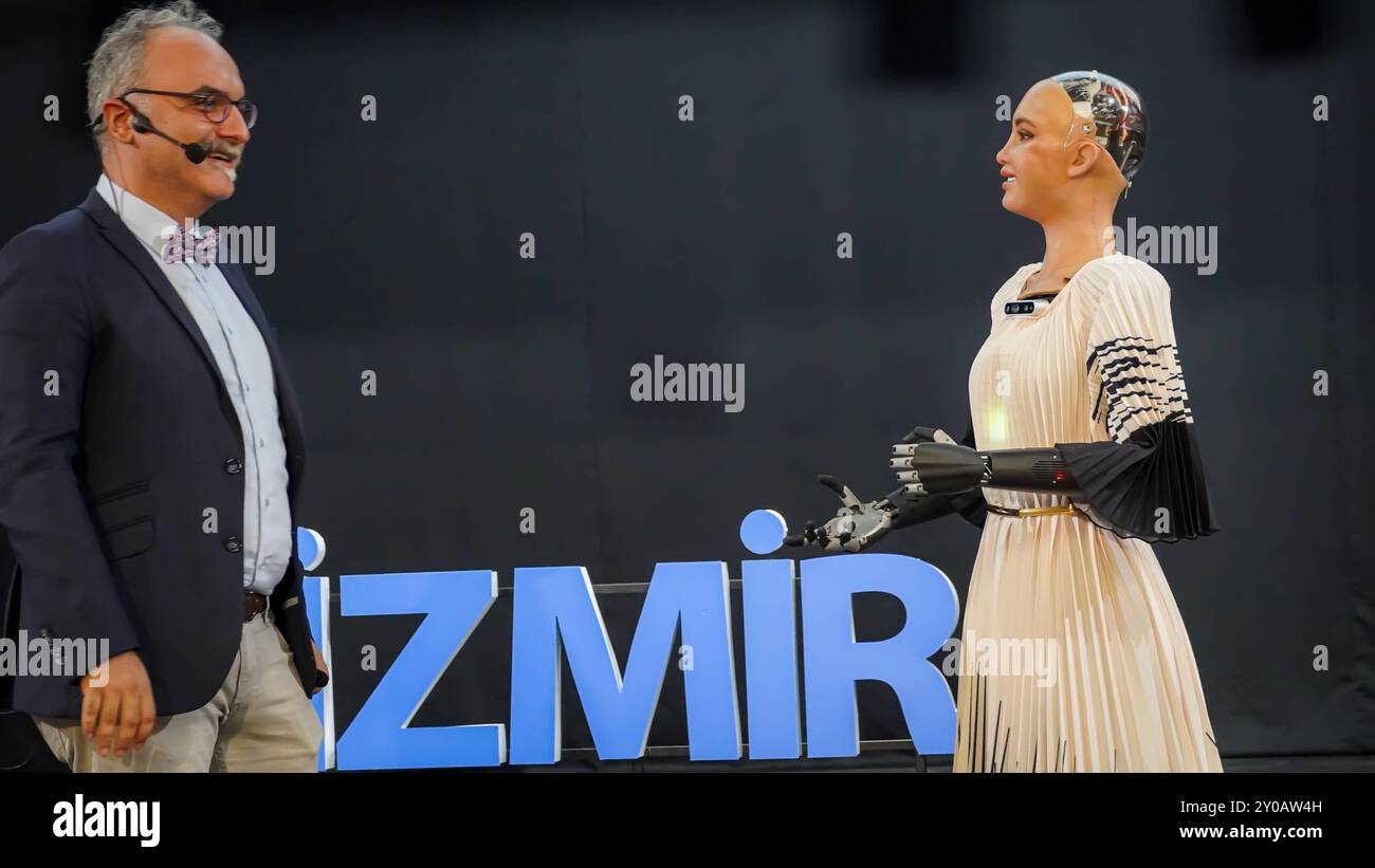 Famous female social humanoid robot Sophia, attended a conference ...