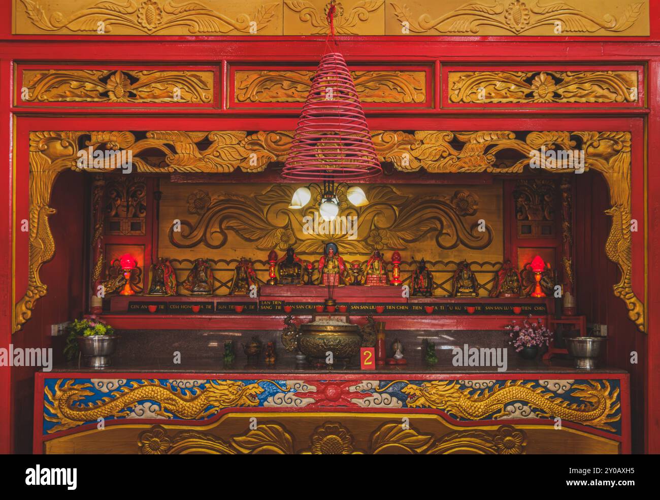Chinese altar hi-res stock photography and images - Alamy