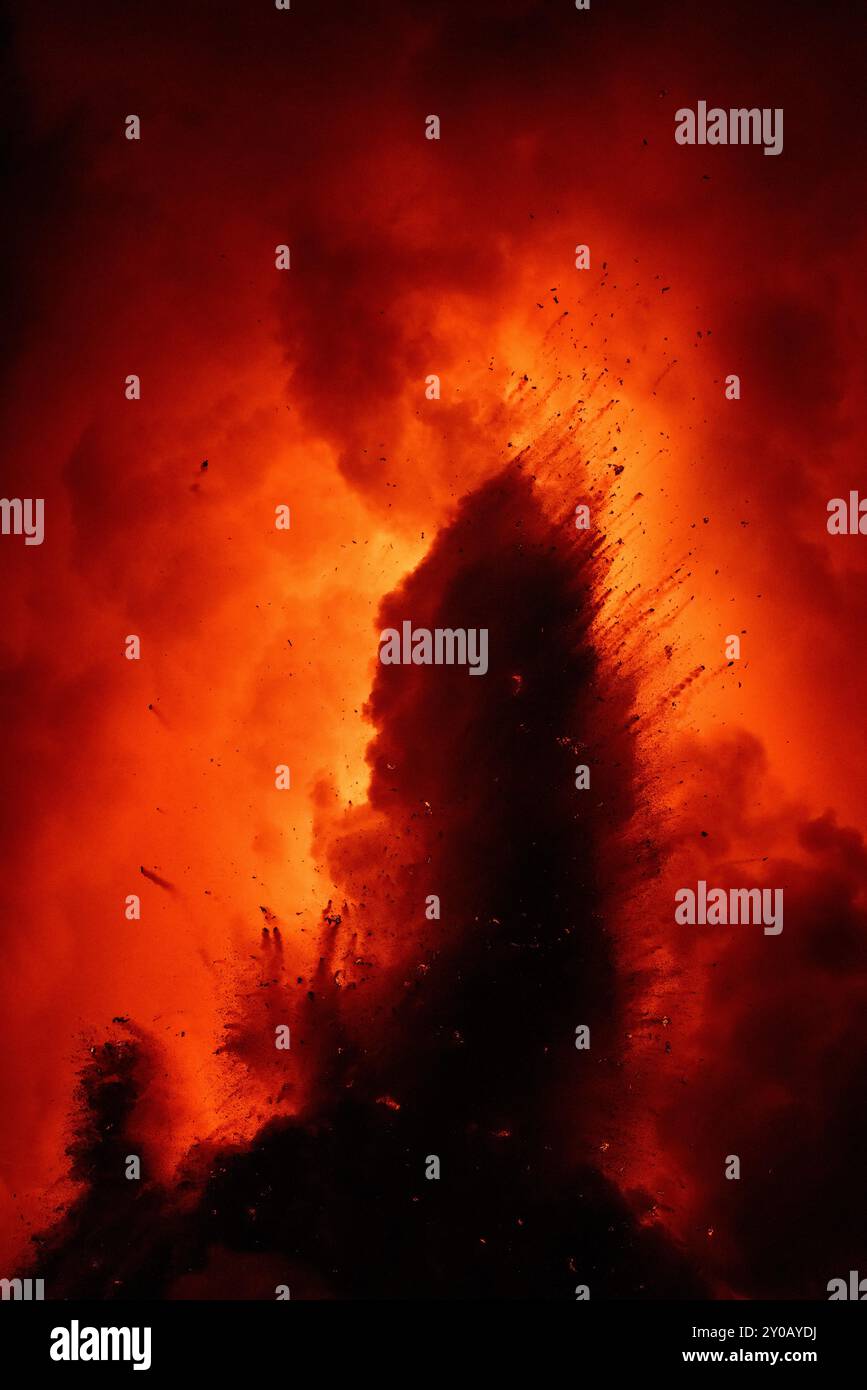 Hawaii's Kilauea volcano eruption formed a lava tube coming out the ...