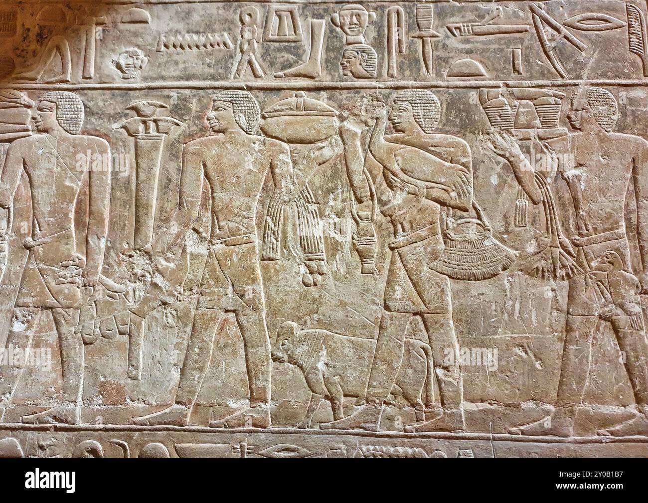 Beautiful wall art depicting Merurka's servants bringing offerings such ...