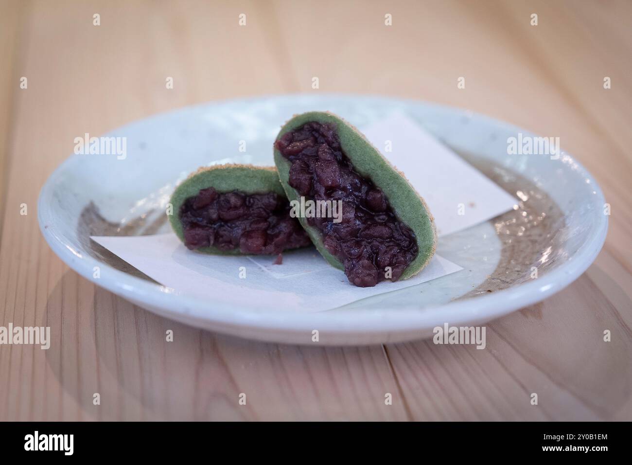 Making traditional rice cake machine hi-res stock photography and ...