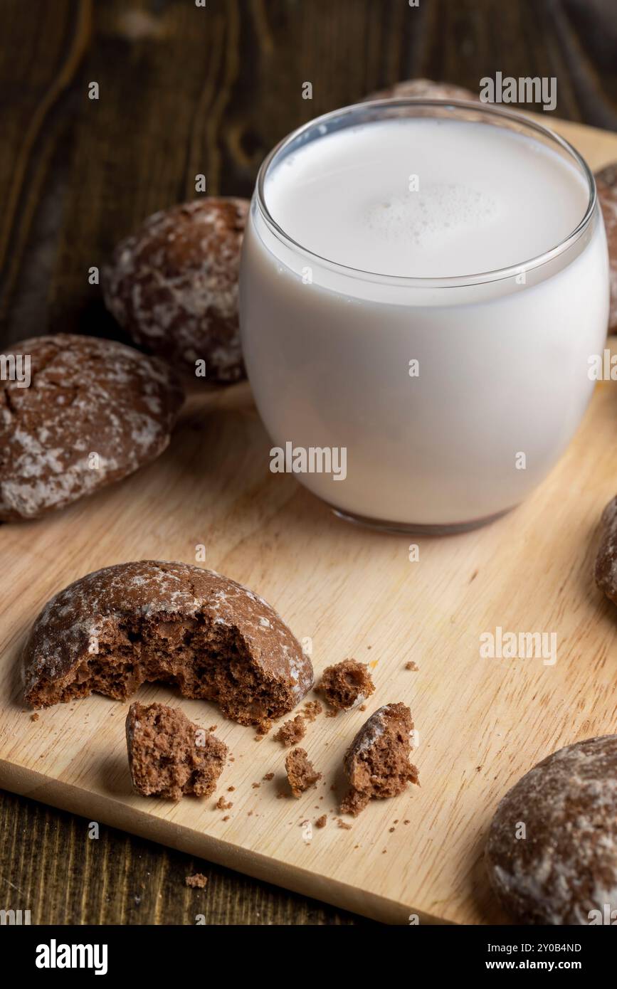 Fresh chocolate gingerbread and mill milk, fresh cow's milk poured into ...