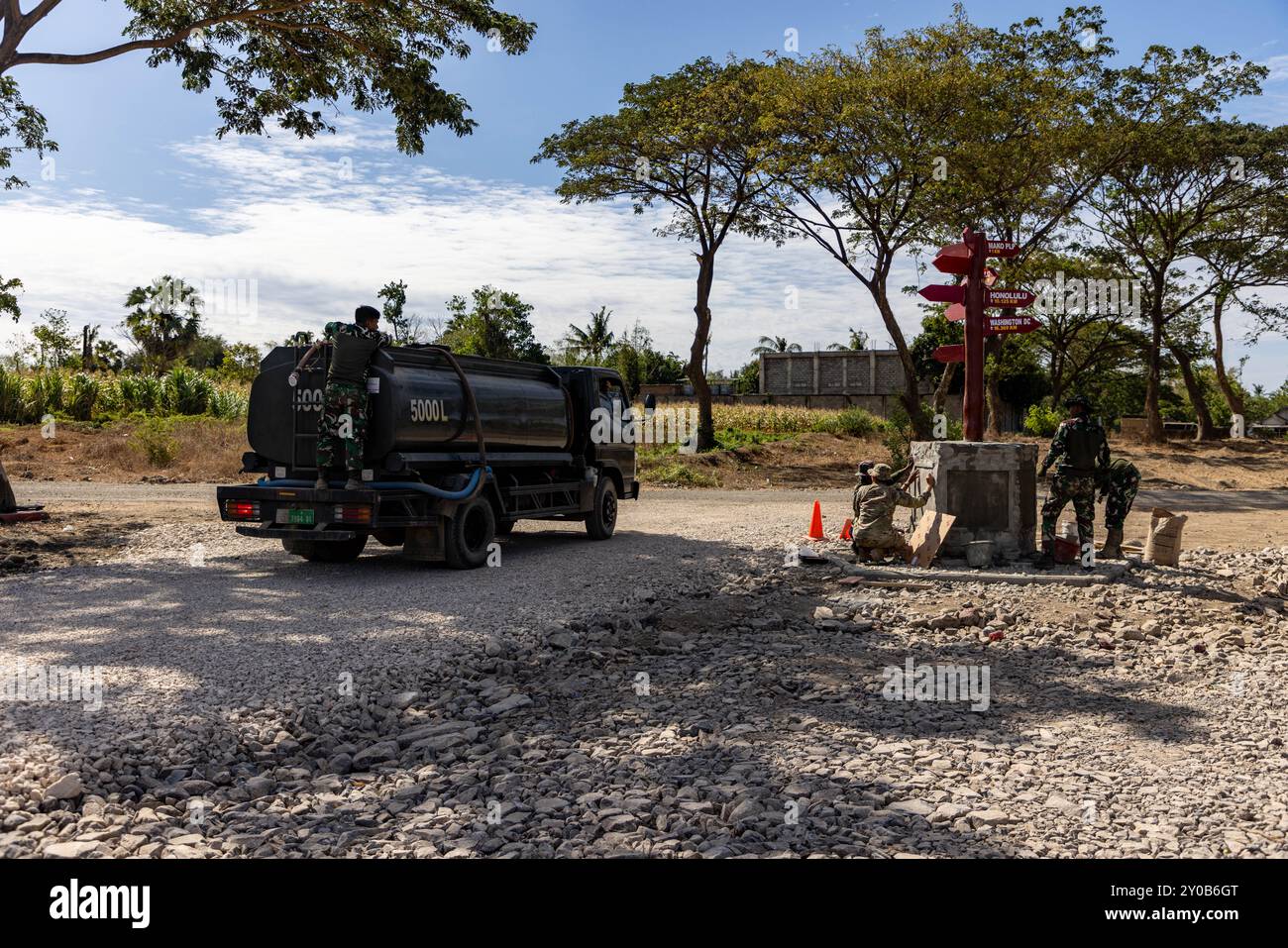 U.S. Army Soldiers with 2nd platoon, 523rd Engineer Support Company ...