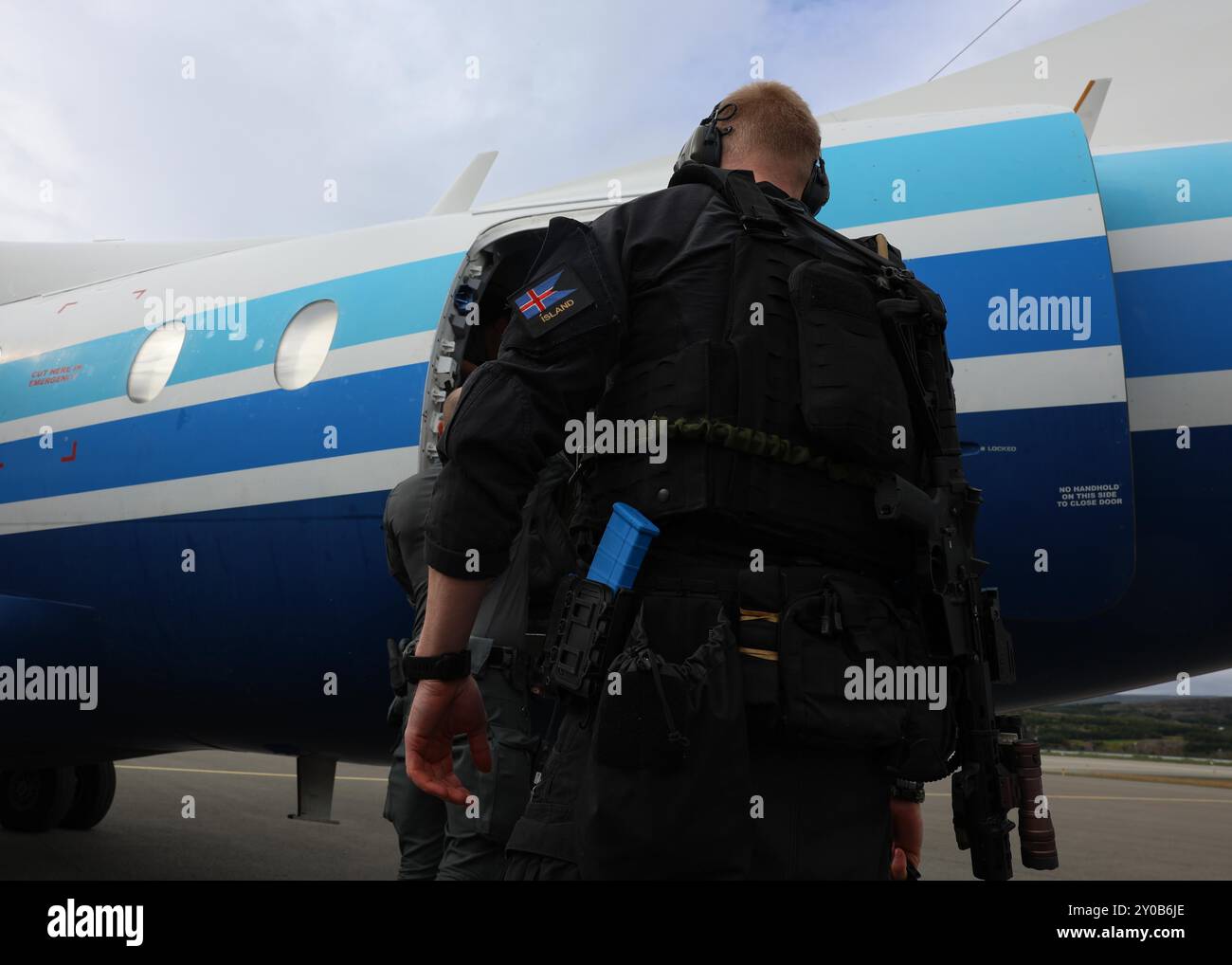 Special operations police member hi-res stock photography and images ...