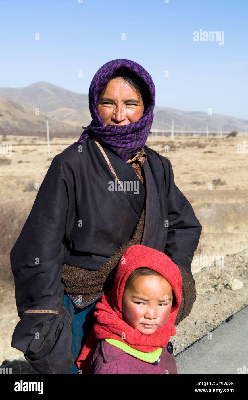 Tibetan pilgrims on their way to Labrang monastery. Rural Gansu ...