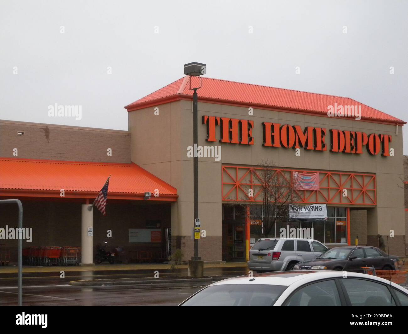 Home depot store entrance hi-res stock photography and images - Alamy