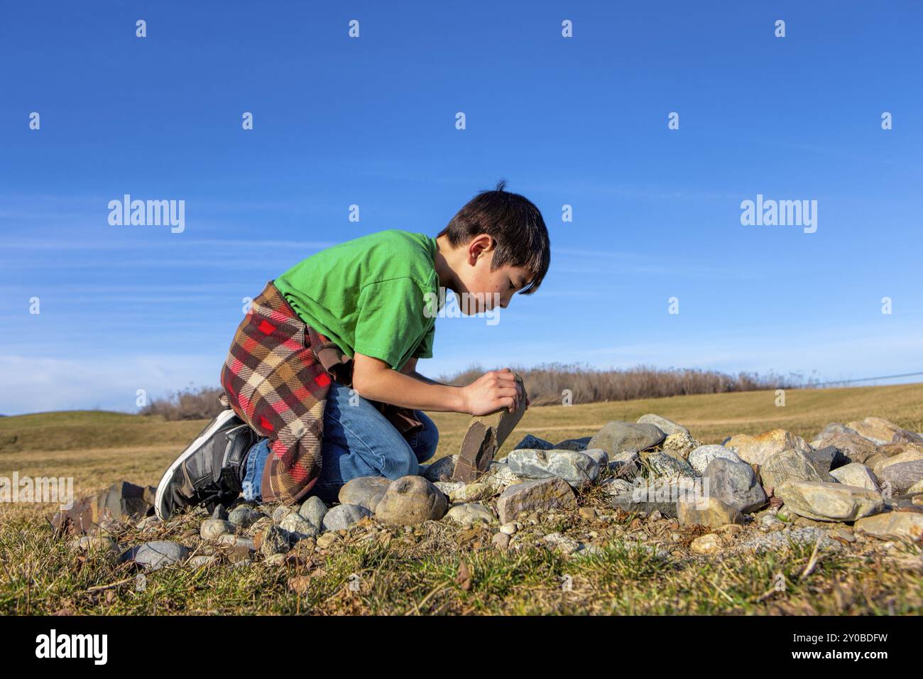 Looking under a rock hi-res stock photography and images - Alamy