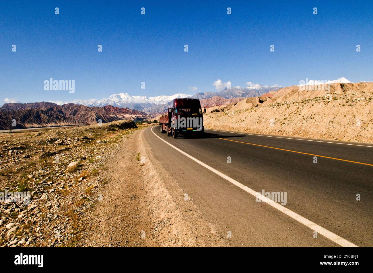 A road trip through the Pamir Mountains in China Stock Photo - Alamy