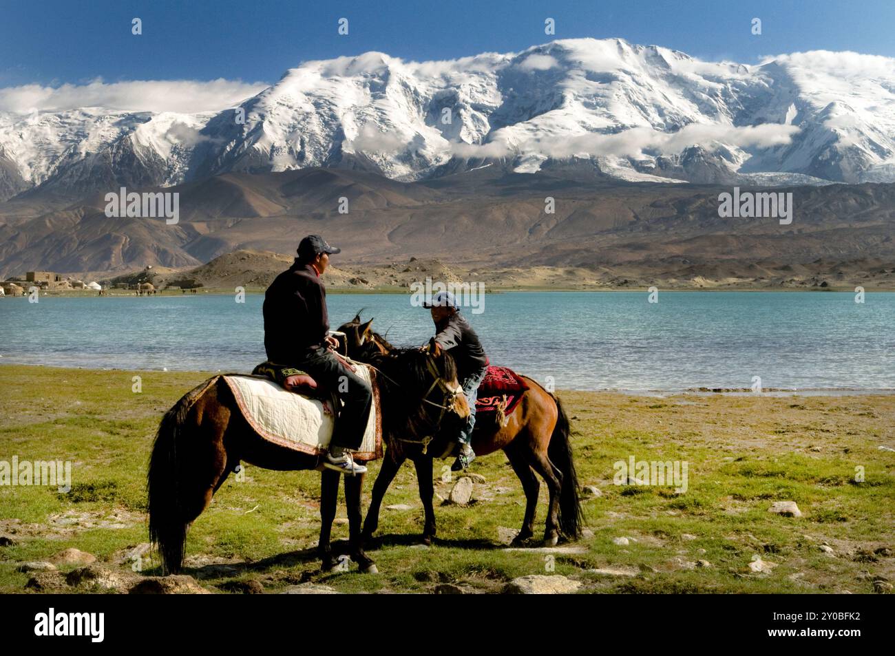 Karakul lake in the Pamir mountains, Xinjiang, China Stock Photo - Alamy