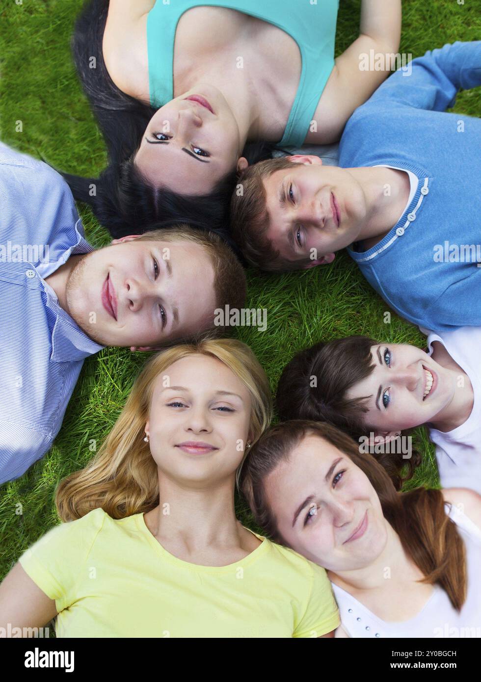 Diverse friend groups hi-res stock photography and images - Alamy